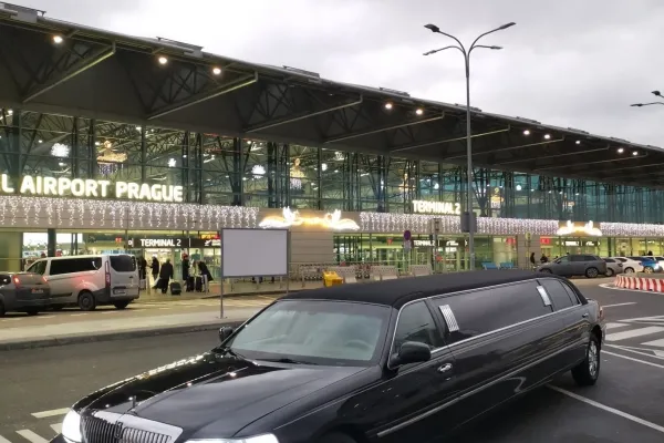 Airport Pick up with Strip by Limousine - Stagreisen